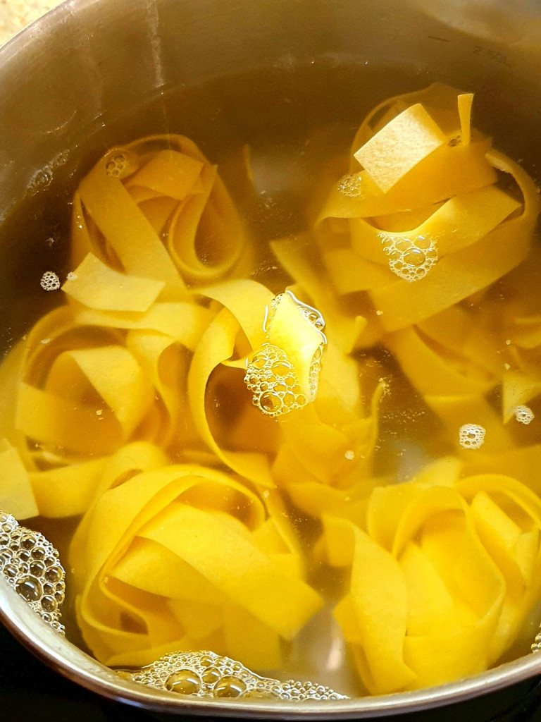 Waldpilz-Quitten-Ragout auf Nudelnestern - Concept Kitchen